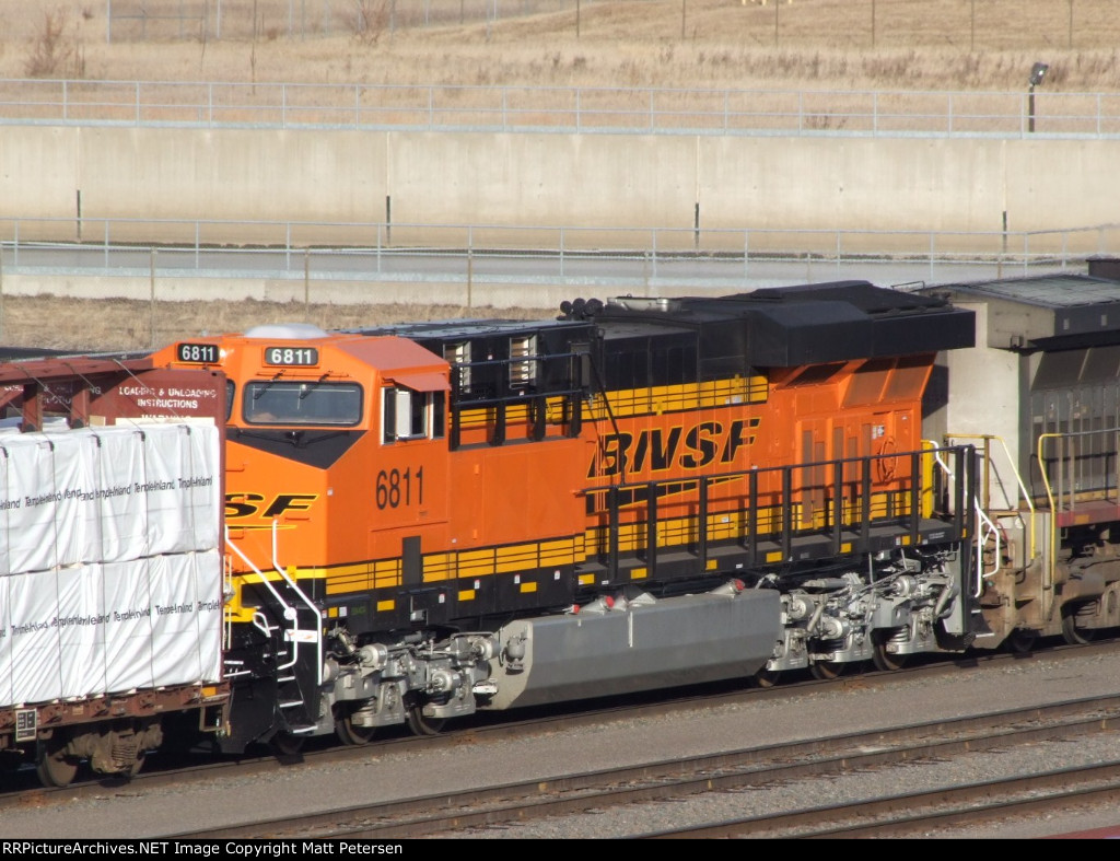 BNSF 6811